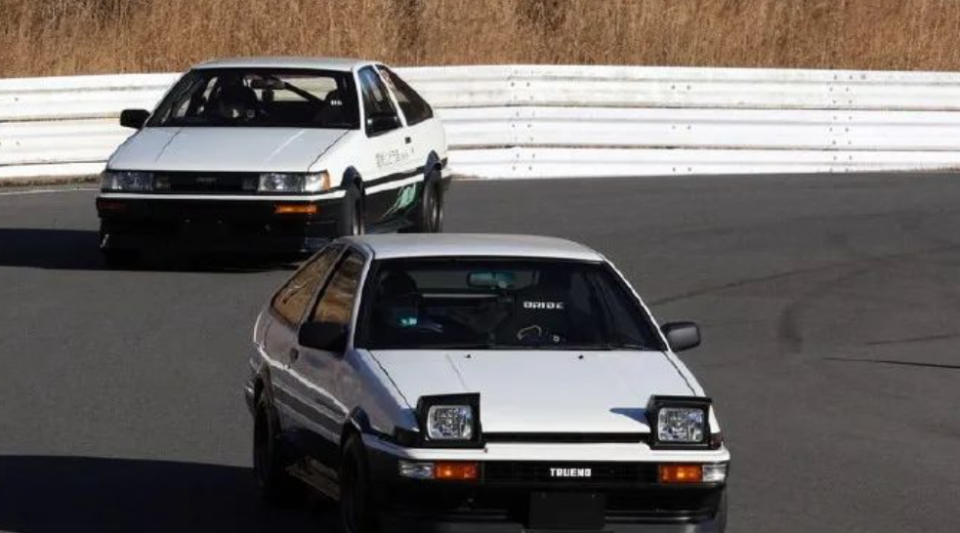 飘移名车再度回归！AE86电动版亮相，外观1比1复刻，这次飞起来更快了_腾讯新闻