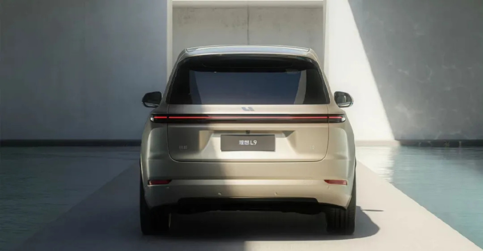 理想首款纯电 SUV i8 亮相，全力反击问界 M8_腾讯新闻