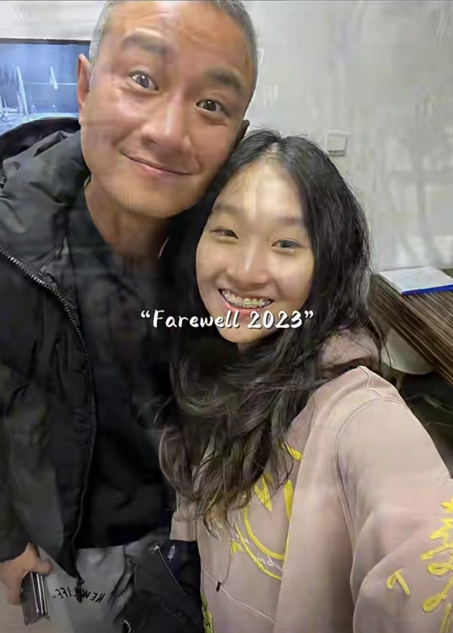 文章大女儿晒16岁生日照，成熟装扮美翻了，分别与爸妈同框超开心_腾讯新闻