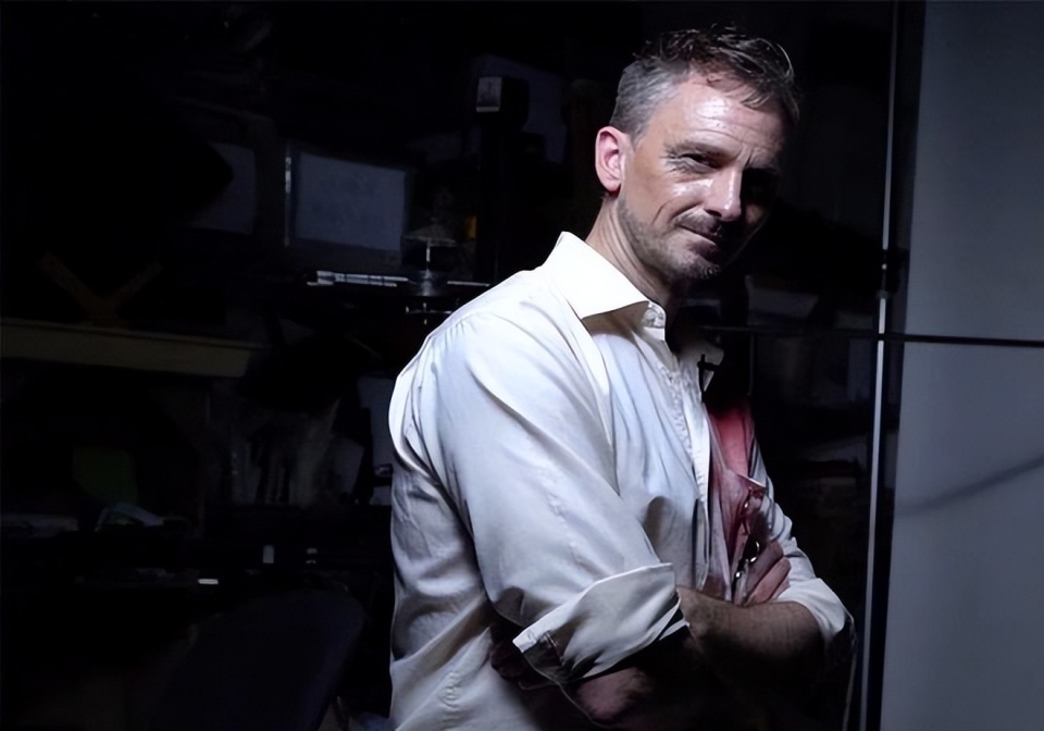 58岁河国荣自杀：入行不易、晚年潦倒，与妻子间的真爱令人动容_腾讯新闻