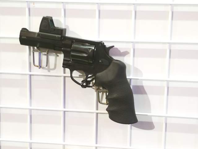 国产兵器正在走向世界！盘点中国30种外贸型手枪_腾讯新闻