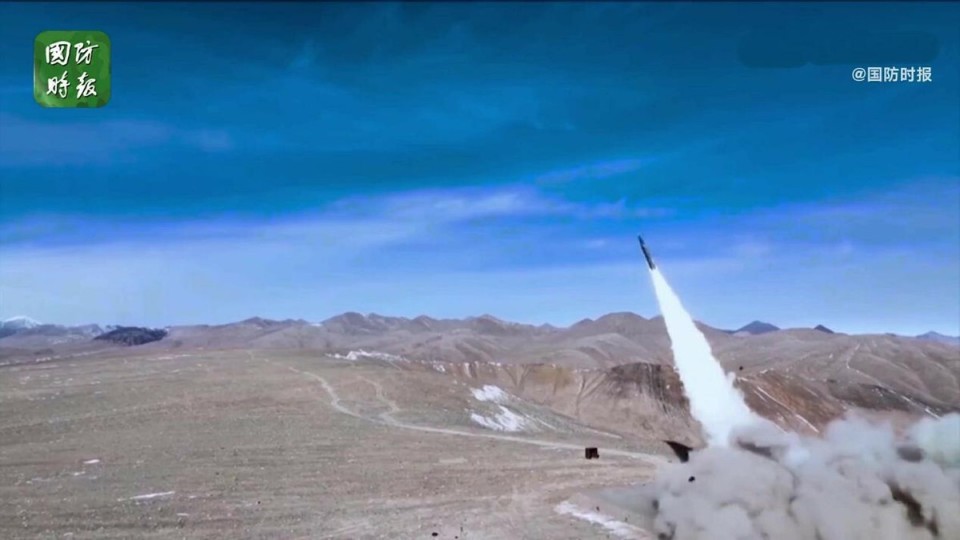 外媒：中国PHL-16多管火箭炮射程超越美国海马斯 最远可达500公里_腾讯新闻