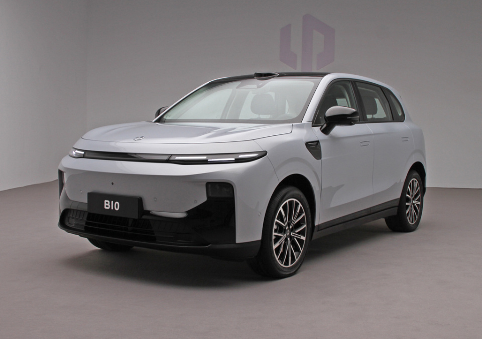 零跑B10正式上市 可提供激光雷达/8295芯片 9.98万元起售_腾讯新闻