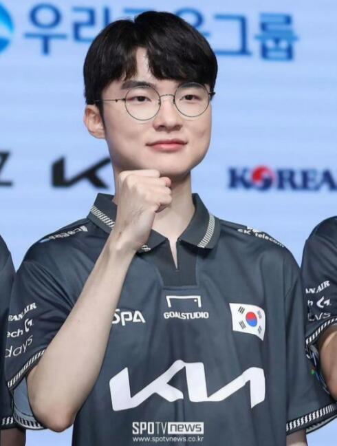 Faker手部伤势公布，伤疤明显，和theshy如出一辙_腾讯新闻