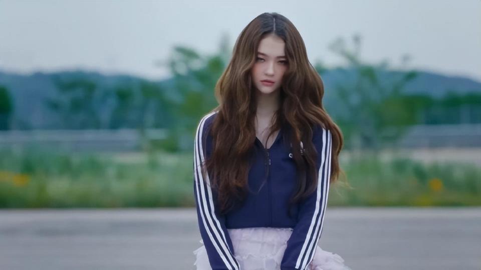 小Jennie以“Teddy女团”出道，她和Blackpink关系密切_腾讯新闻