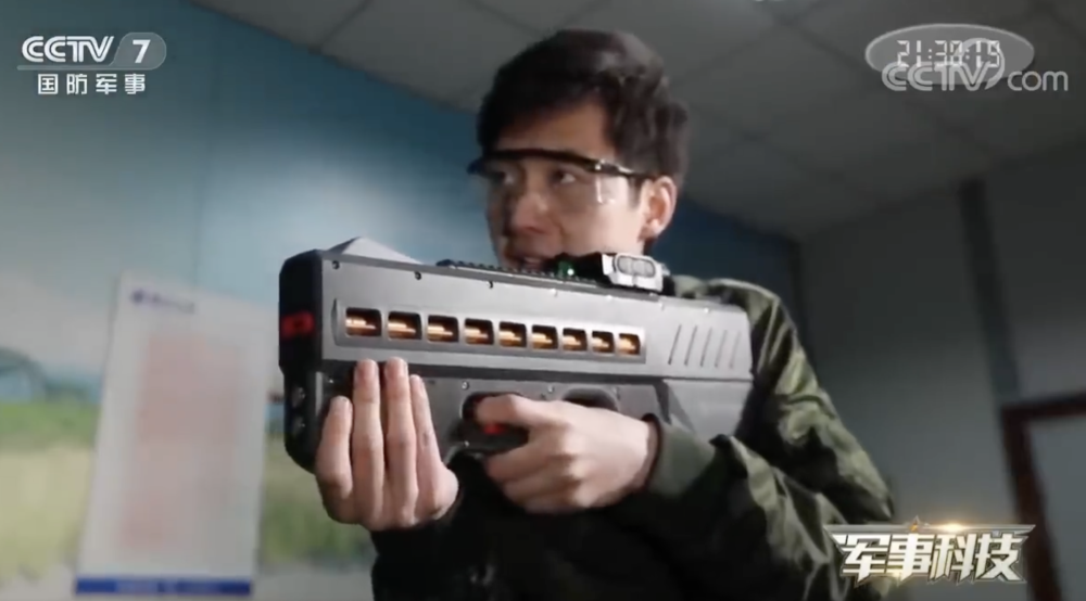 国产新型电磁枪独树一帜，有颠覆性创新，美军的同类产品就是玩具_腾讯新闻