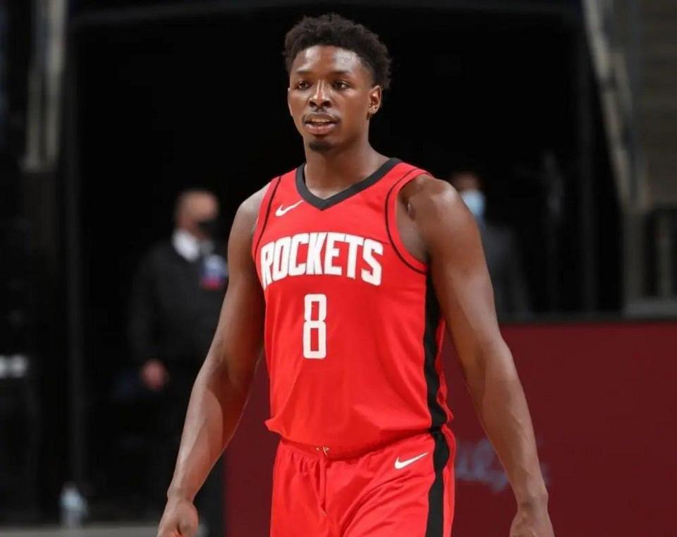 三方交易酝酿！湖人火箭博弈，里夫斯或冲击顶薪！火箭换血_腾讯新闻