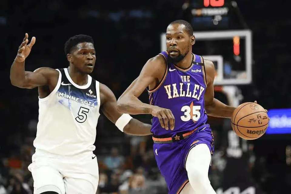 年薪5400万，被摆货上架！NBA最被高估的老大，你该摆正位置了_腾讯新闻