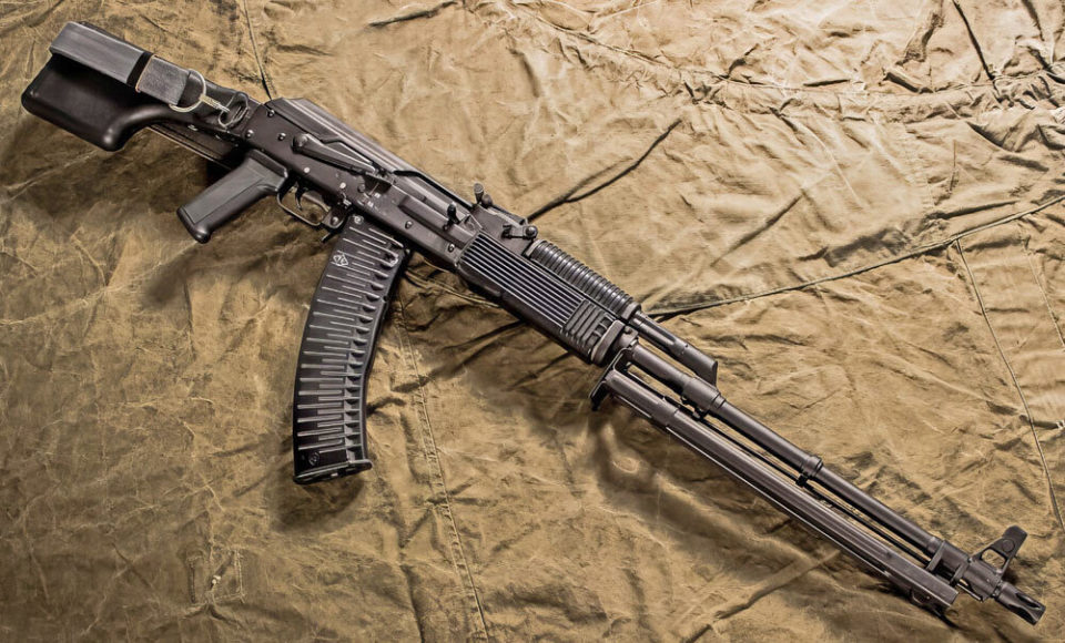 浅析：“枪族化”班用机枪遭遇尴尬 俄罗斯老兵如何看待RPK-74？_腾讯新闻