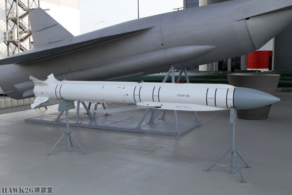 俄罗斯空天军装备Kh-38M空地导弹 打击乌克兰目标 发挥关键作用_腾讯新闻
