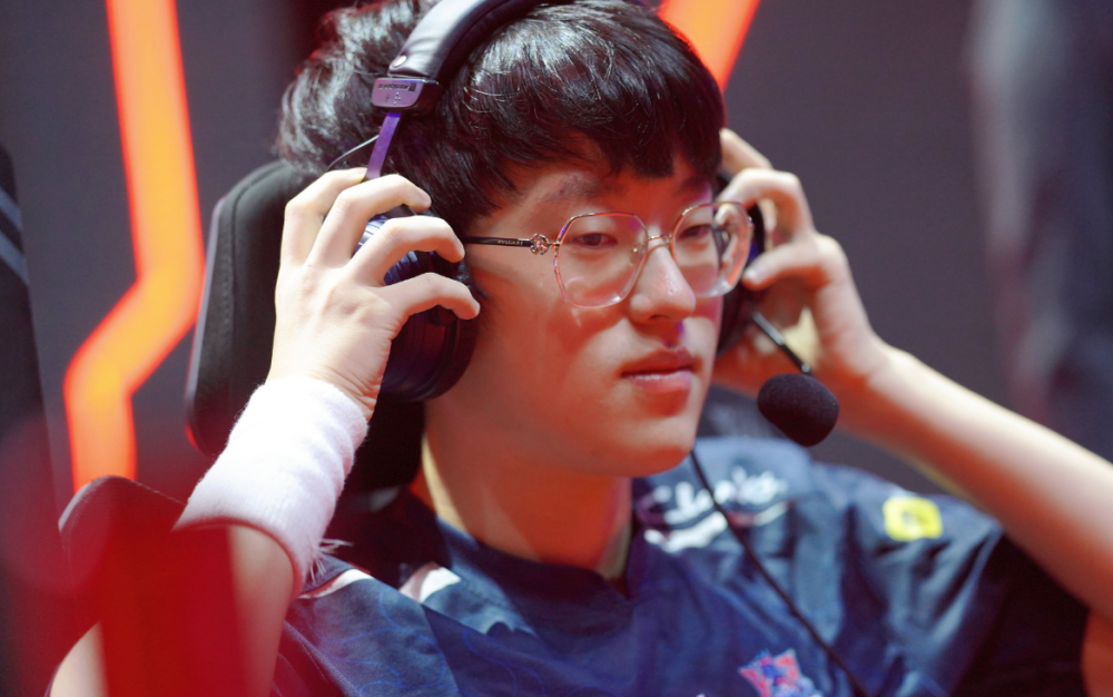 LNG让一追三击败BLG！Mlxg：Uzi可能更想打Elk_腾讯新闻