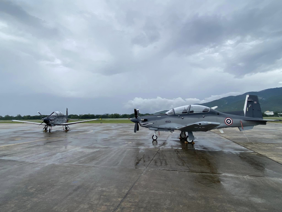 泰国皇家空军接收首批AT-6TH攻击机 共订购8架 耗资1.43亿美元_腾讯新闻
