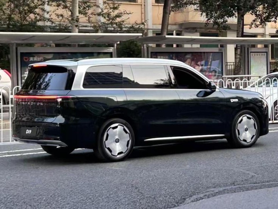 想买大型SUV的有福了！零跑D19定档10月16日发布，或售25-30万_腾讯新闻