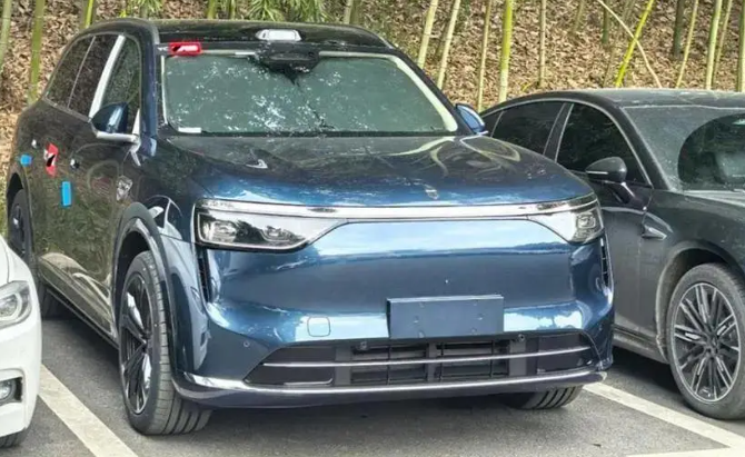 华为系最新高端SUV问界M8 计划今年一季度正式交付 无伪装谍照曝光_腾讯新闻