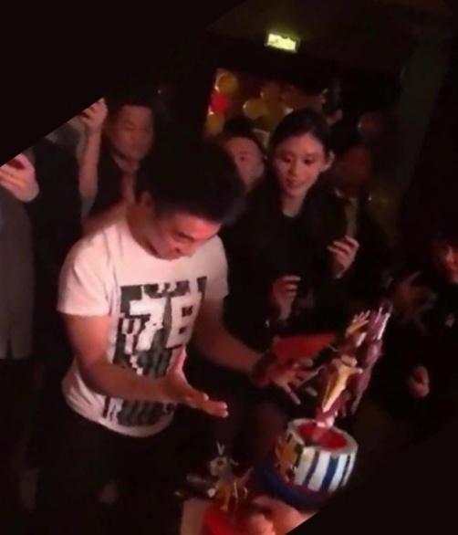 从“马里奥”求婚到法国庄园婚礼，奚梦瑶何猷君的七年爱情童话终圆满_腾讯新闻