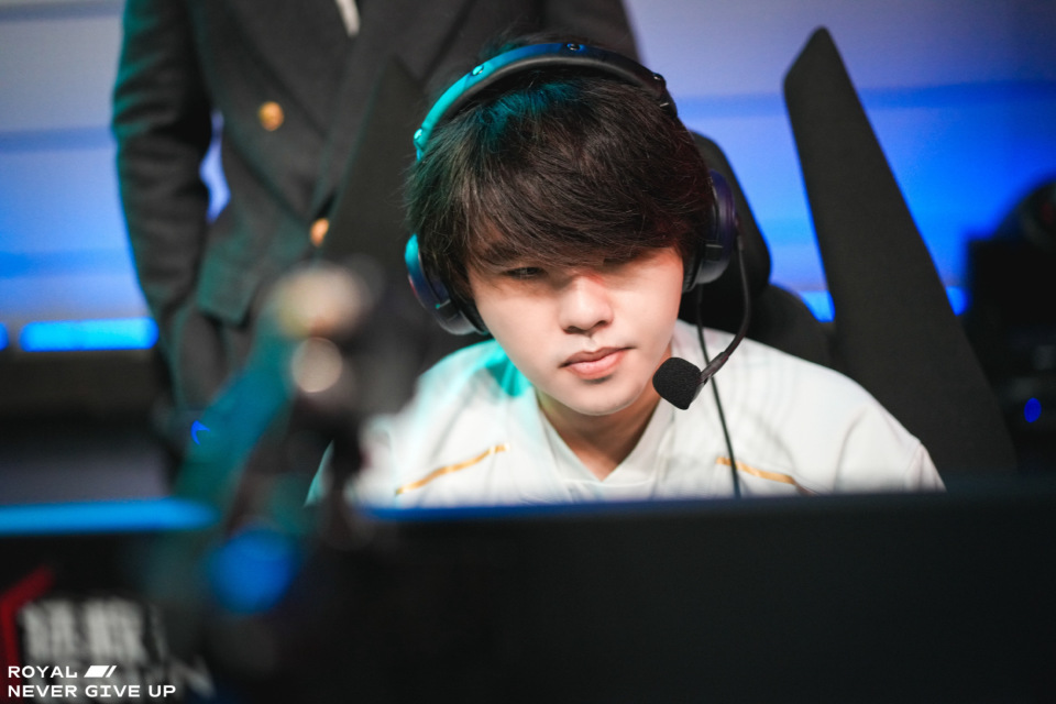 RNG官宣Lwx离队，Huanfeng疑似接替Lwx加入RNG_腾讯新闻