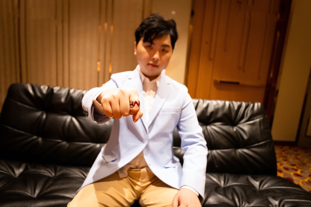 老队友纷纷下场，诺言站花海，Alan和稀泥，Fly祝猫神拿FMVP_腾讯新闻