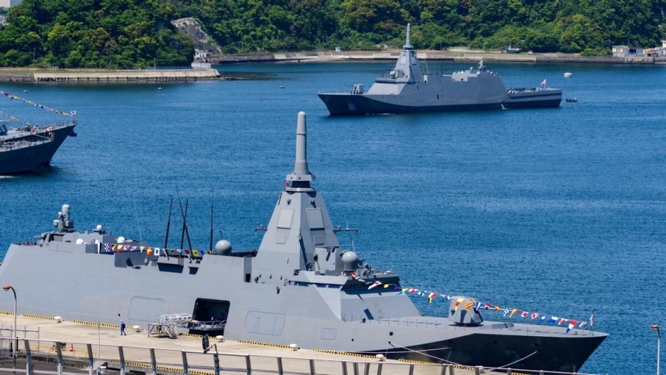 首舰下水15个月未见后续，海军只造两艘054B？“054C”才是未来？_腾讯新闻