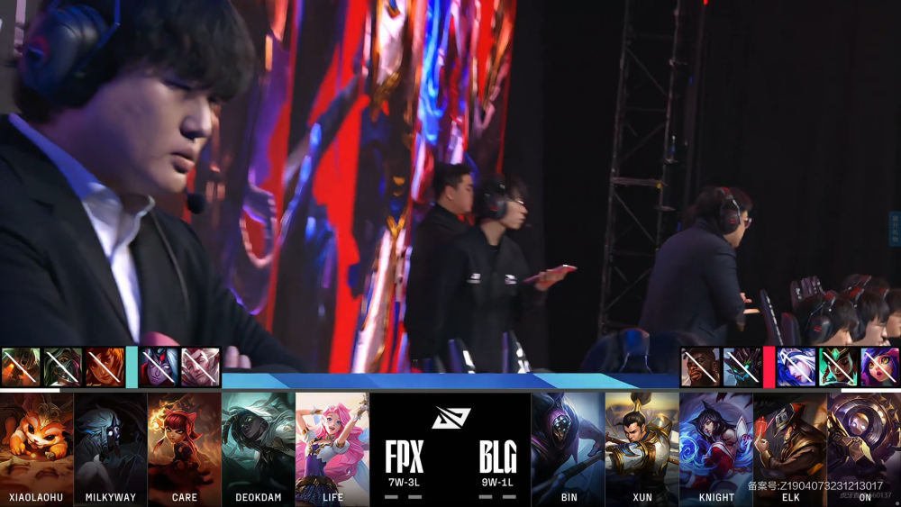 ON机器人机械飞爪“钩崩”凤凰，BLG 2-0轻松击败FPX_腾讯新闻