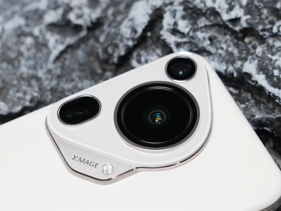 华为Pura 80 Ultra真机曝光：后壳上半部分均为镜头模组_腾讯新闻