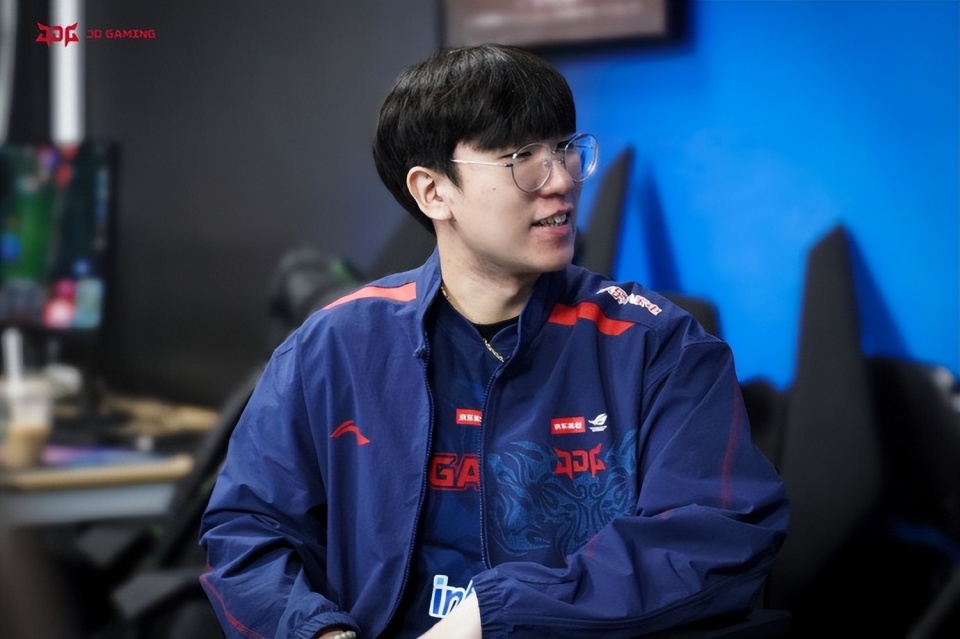 韩网热议JDG夺冠：中路差距最大！说实话FMVP该给knight啊_腾讯新闻