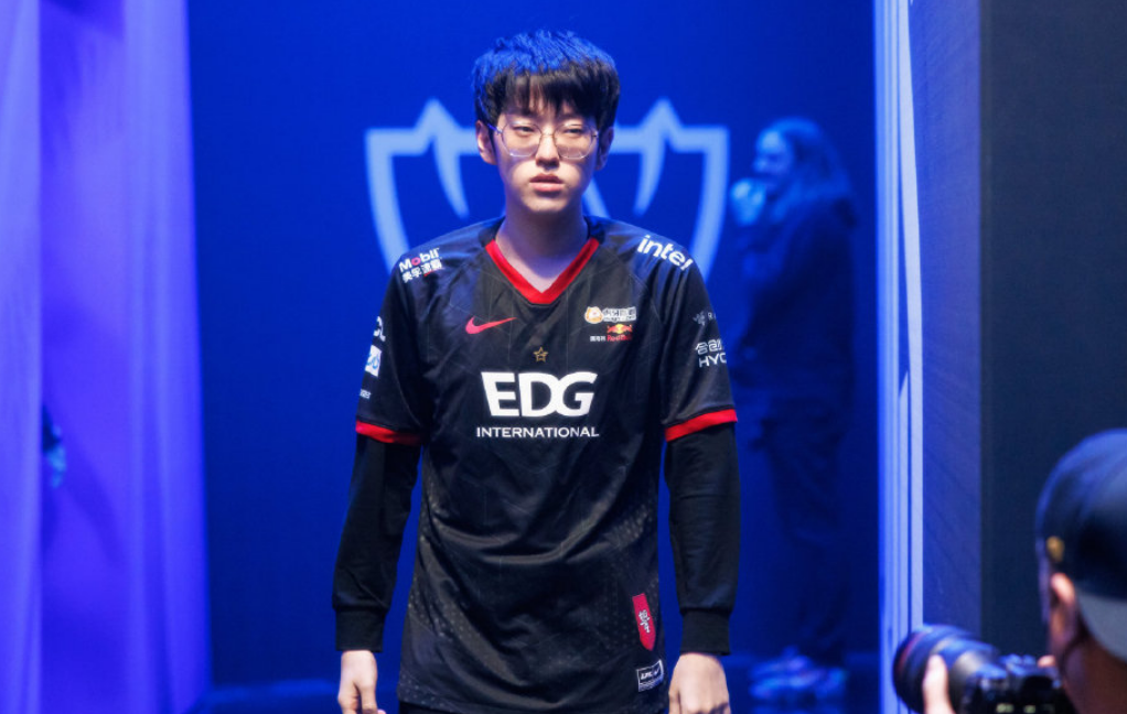 LNG欢迎新中单进队，Scout致谢EDG粉丝，Tarzan发声力挺