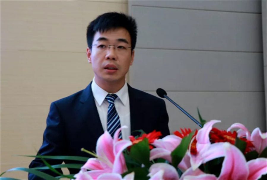 新CEO上位！80后的他如何拯救“掉队”的TCL中环？_腾讯新闻