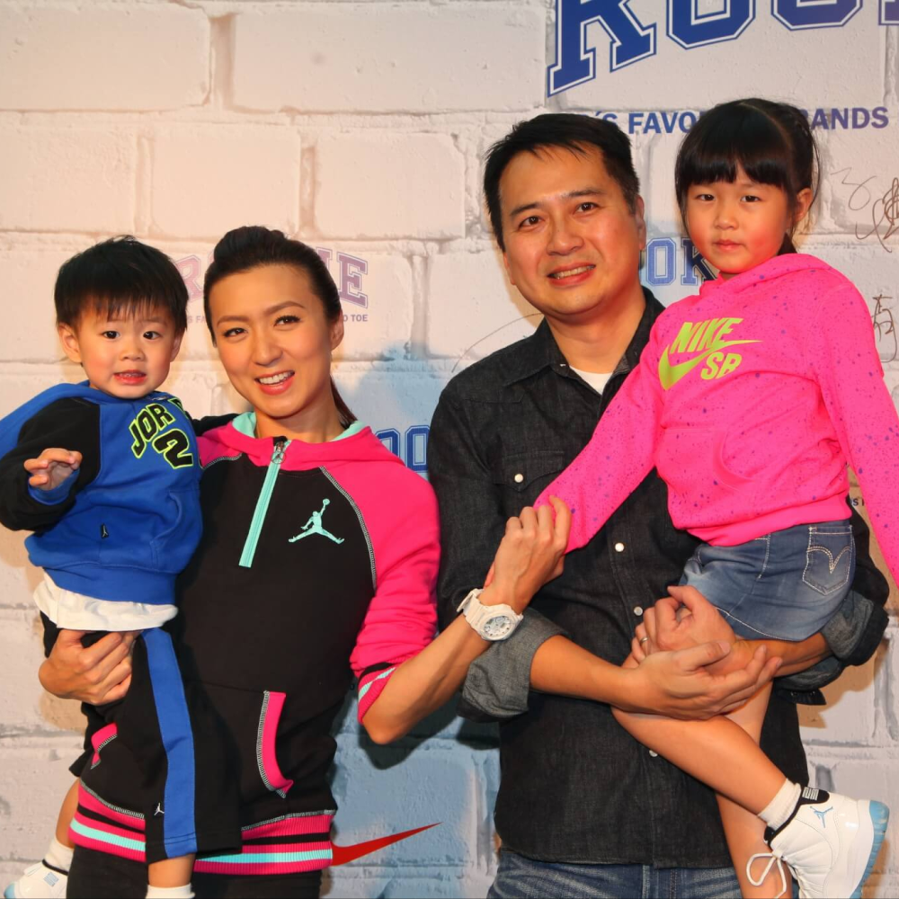 TVB“老夫少妻”林祖辉姚嘉妮结束18年婚姻，女方身材美貌仍在巅峰 -6parkbbs.com