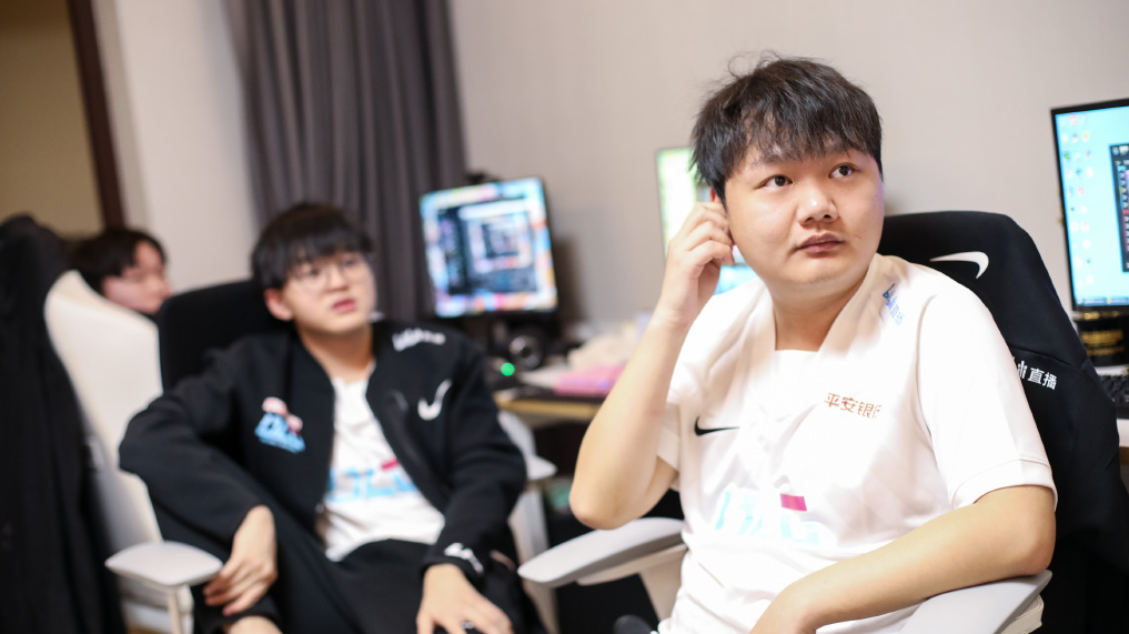 Yagao立功，BLG零封RNG挺进德杯决赛，呼吸哥遭到质疑