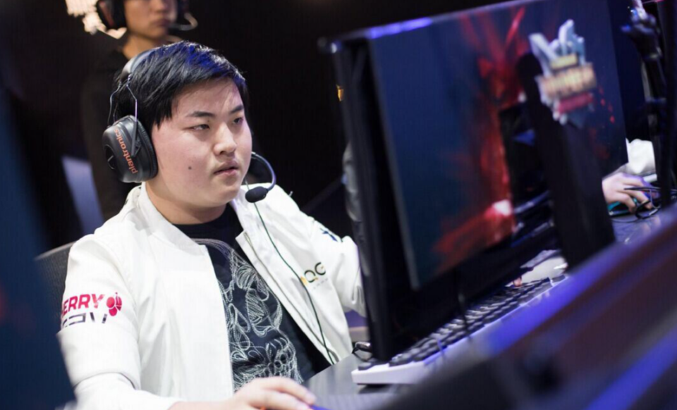 Uzi生涯效力队伍回顾：为RNG（皇族）效力时间最长_腾讯新闻