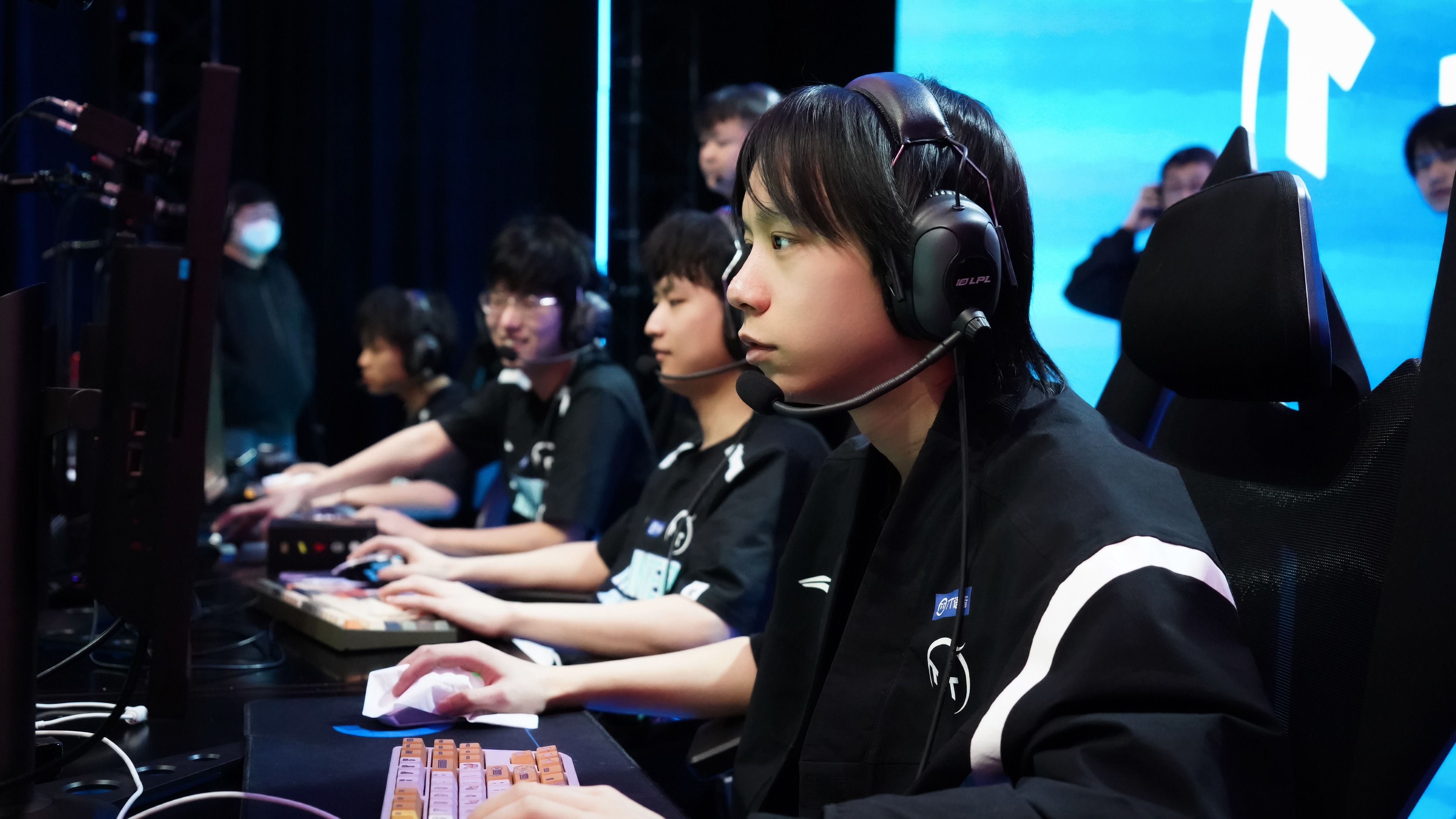 外网热议EDG击败TT：只要带上脑子，Leave将成为下一个Viper