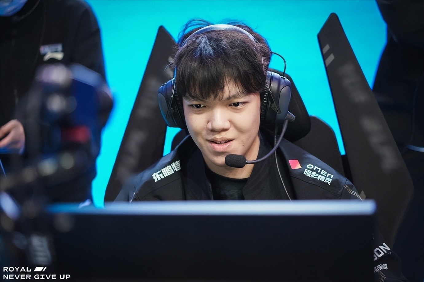 RNG败给BLG，官博炸了！粉丝怒斥：Angel有啥用？还不如锻炼汤圆