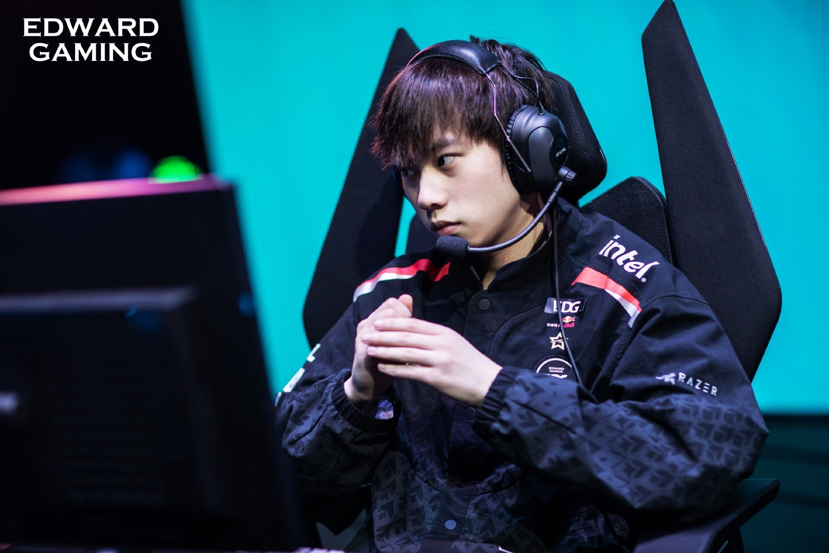 EDG上当了？老岳爆料：训练赛打上半区虐了T1，没想到Zeus这么坑