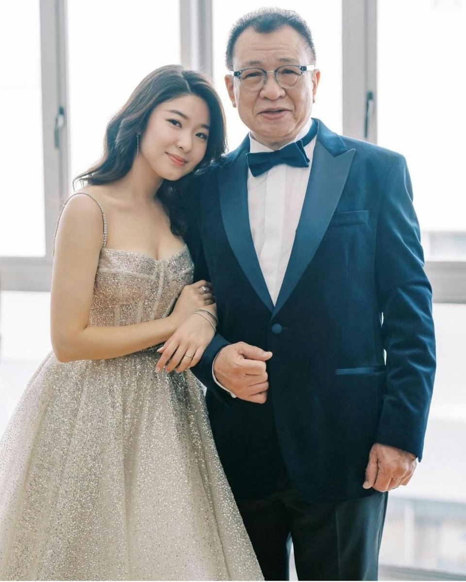 许绍雄家世显赫，入行后甘做配角：我不是主角，但有好多代表作_腾讯新闻