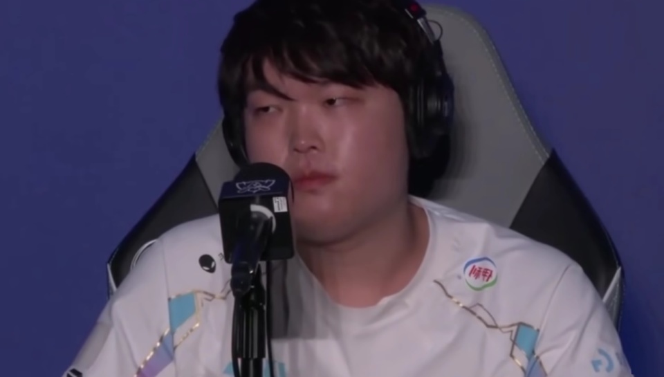 Faker夺冠后现状，Bin认输并道歉，BLG解释争议，Xun目光呆滞_腾讯新闻