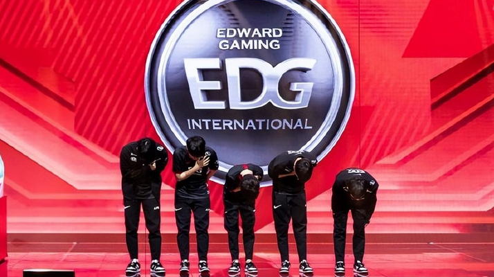EDG零封TT拿下复活甲，AD大胆操作引热议，真的太拼了