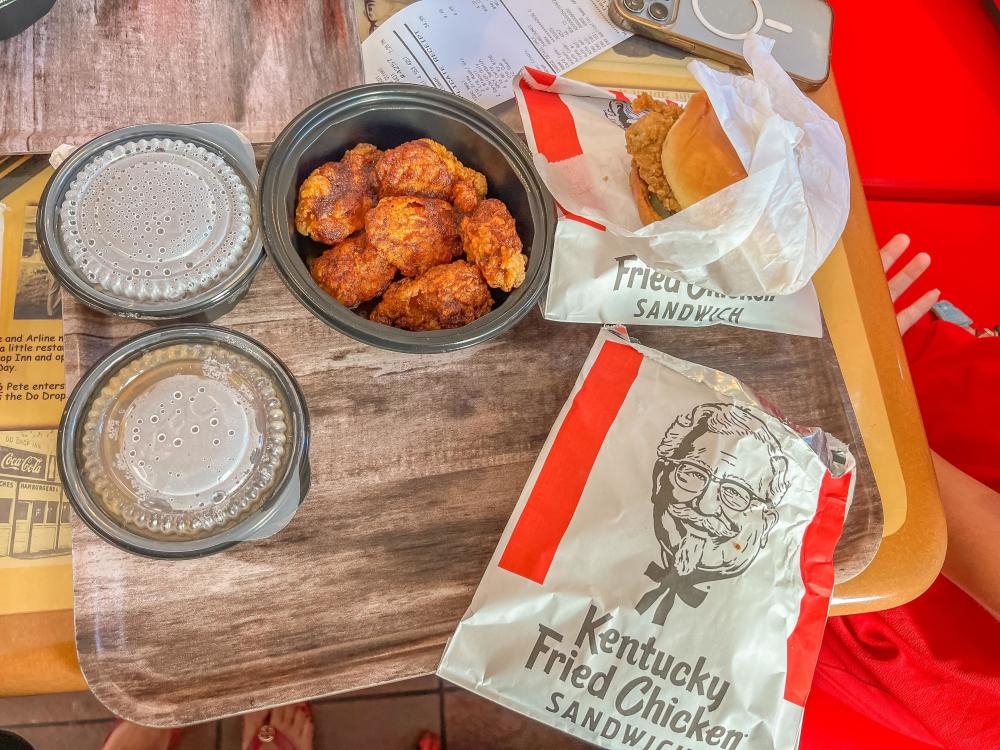 盐湖城旅游，这里有世界第一家KFC，一起进去看看里面有什么_腾讯新闻