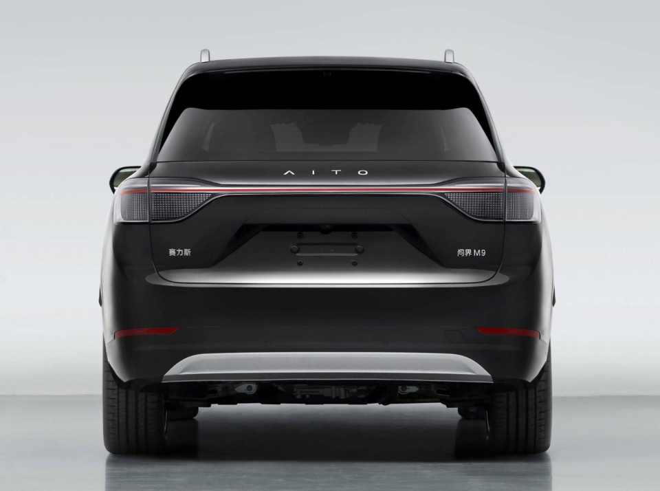 问界全尺寸旗舰SUV实车！比理想L9还大，要对标奔驰GLS？_腾讯新闻