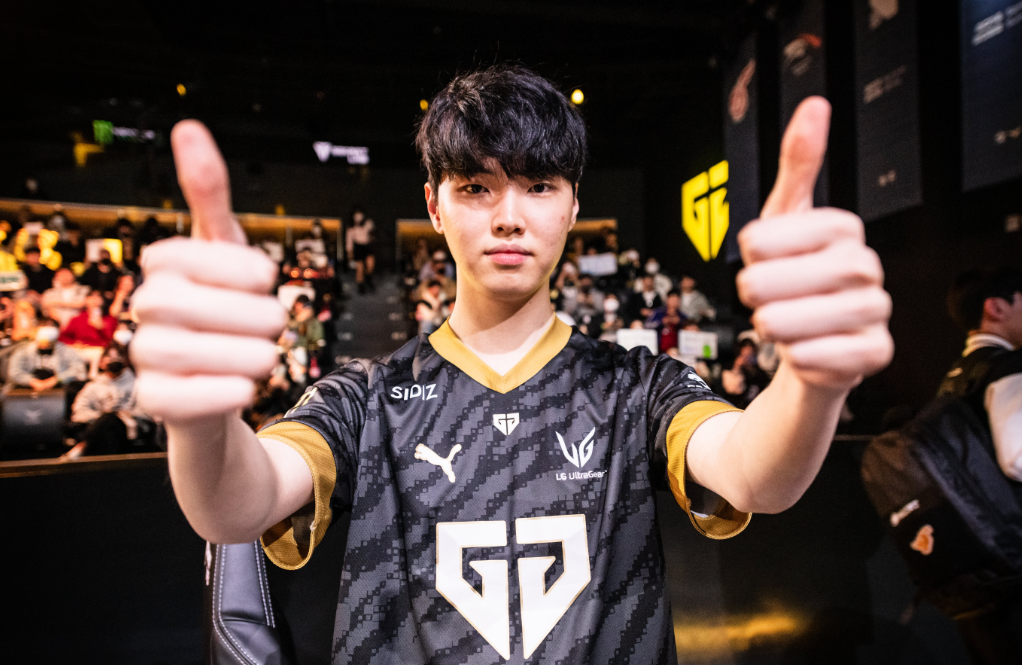 继Oner之后，GEN小花生力挺EDG夺冠，Chovy为前队友发声