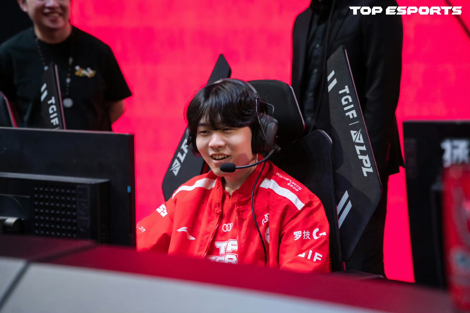 LOL：饭堂谈LPL三大网红队被淘汰，犀利点评找内鬼，Theshy大锅