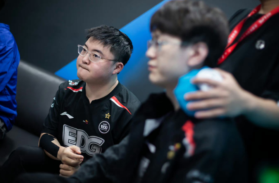 LPL季后赛倒计时，EDG再战WE，Uzi阿乐缺席韩服训练_腾讯新闻