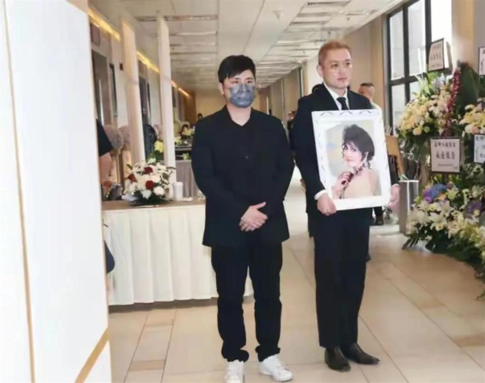 81岁李家鼎送别施明悲伤失声，与小儿子全程克制，拒绝参加解秽宴_腾讯新闻