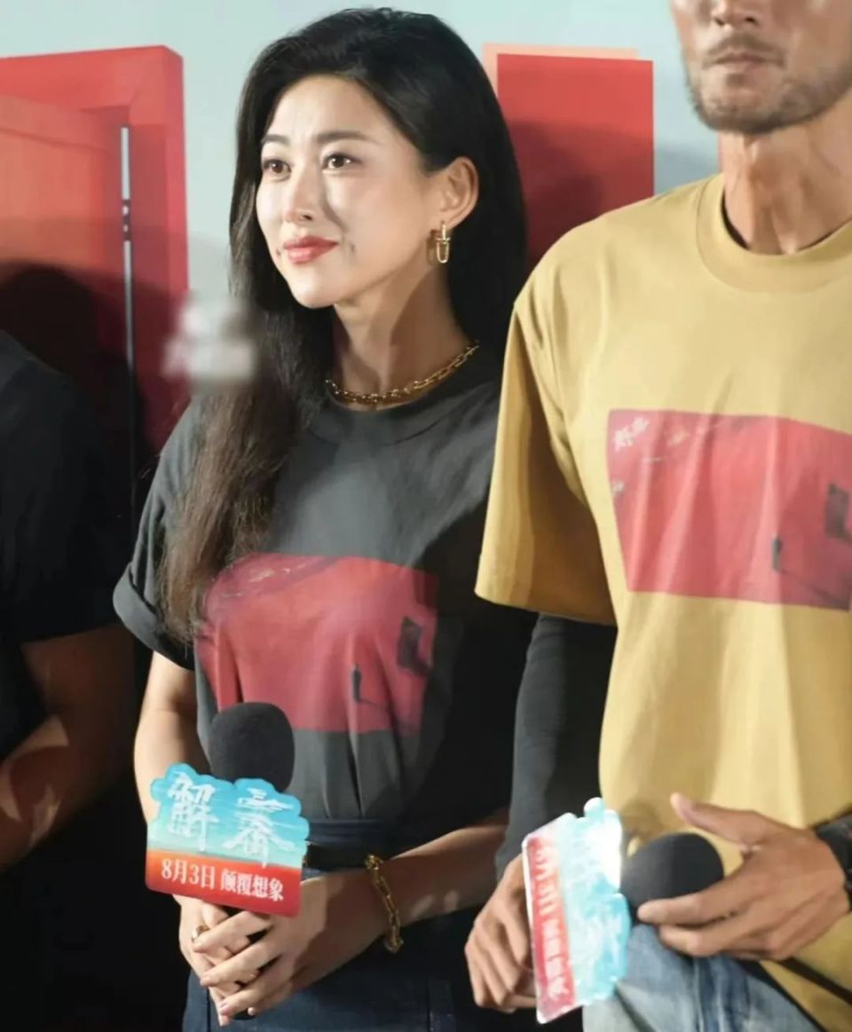 俞飞鸿和朱珠参加活动，看到她们的生图，才明白顶级骨相的美丽 -6parkbbs.com