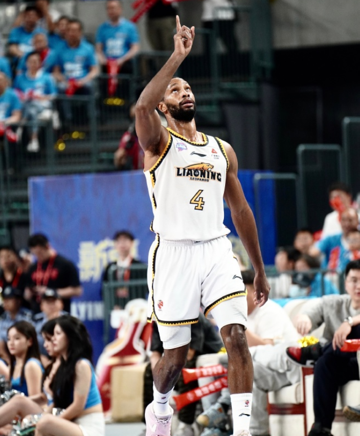 三战93+19+13记三分：弗格FMVP断崖领跑 被赞小外最佳答案_腾讯新闻