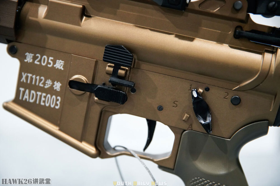 中国台湾地区新型XT112步枪 延续AR-15设计 诸多细节进行优化_腾讯新闻