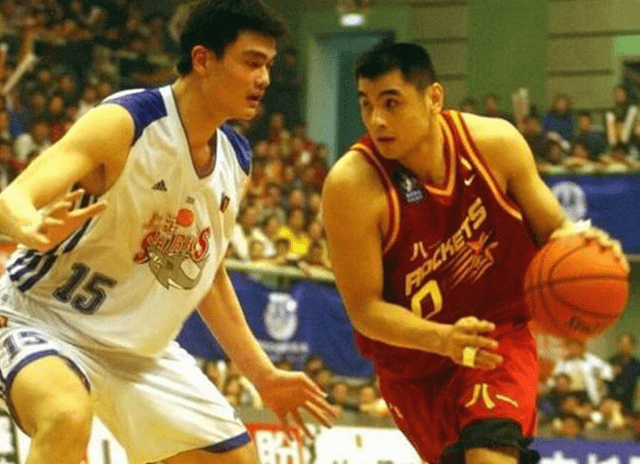 盘点CBA历年FMVP：朱芳雨4次居首阿联3次紧随其后，姚明也曾获奖_腾讯新闻