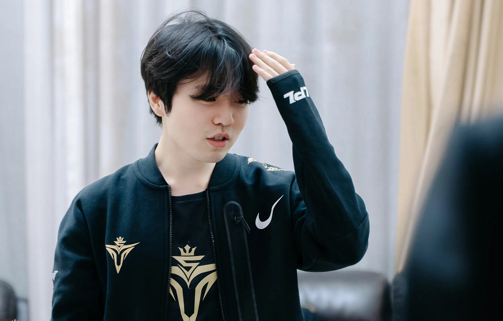 LPL转会期：Doinb、Rookie放出聊天界面，IG三叉戟出镜