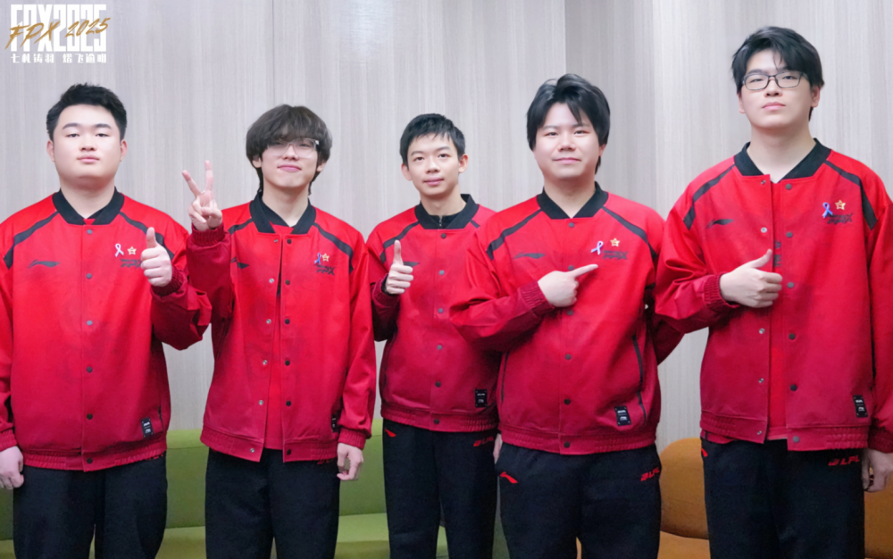 NIP惨遭3连败！不敌FPX，惨遭暴打！下路对线被爆，FPX豪取3连胜_腾讯新闻