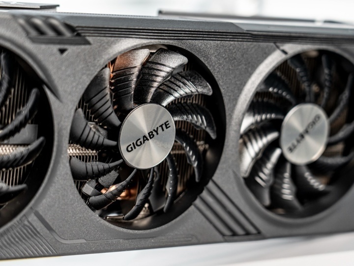 甜品级1080P神卡！技嘉RTX 4060 Ti GAMING魔鹰首测_腾讯新闻