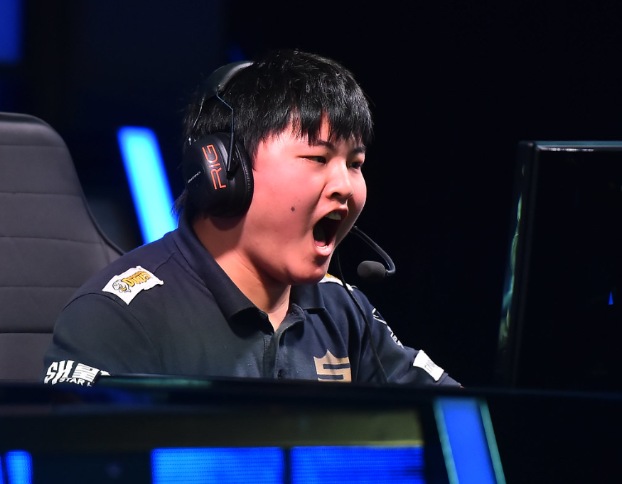 Uzi生涯效力队伍回顾：为RNG（皇族）效力时间最长_腾讯新闻